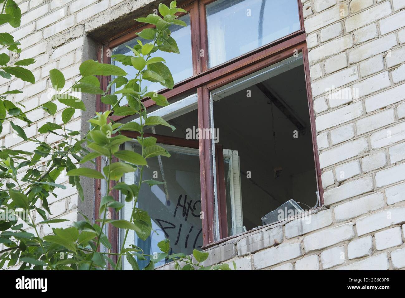 Old dilapidated buildings hi-res stock photography and images - Alamy