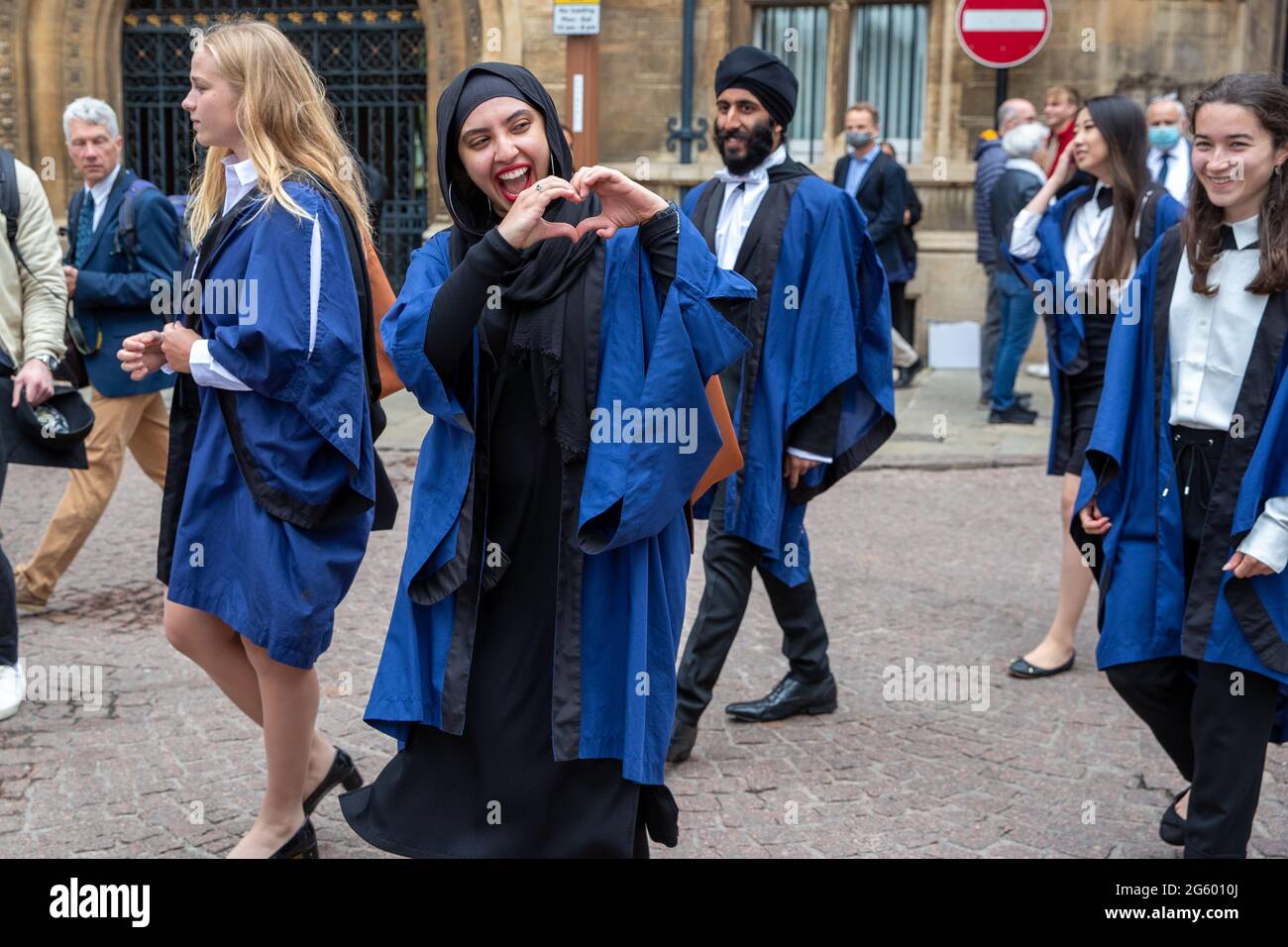 Graduation students from trinity college hi-res stock photography and ...