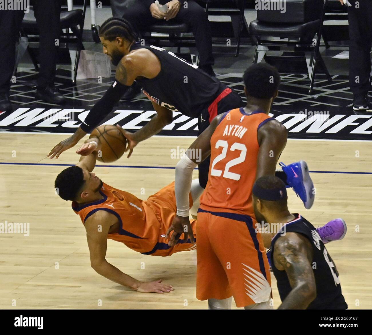 Devin booker suns hi-res stock photography and images - Alamy