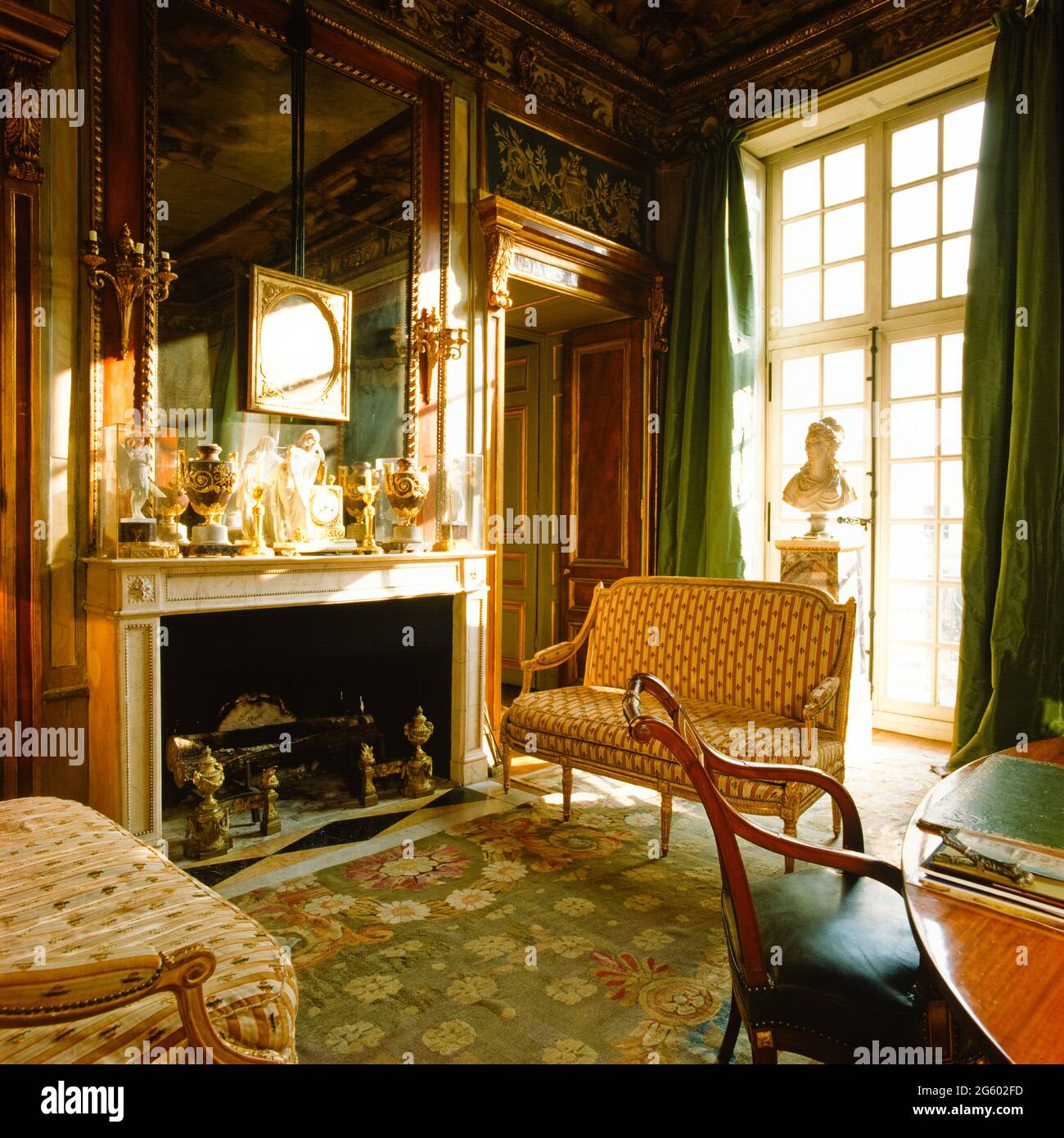 Regency style living room hi-res stock photography and images - Alamy