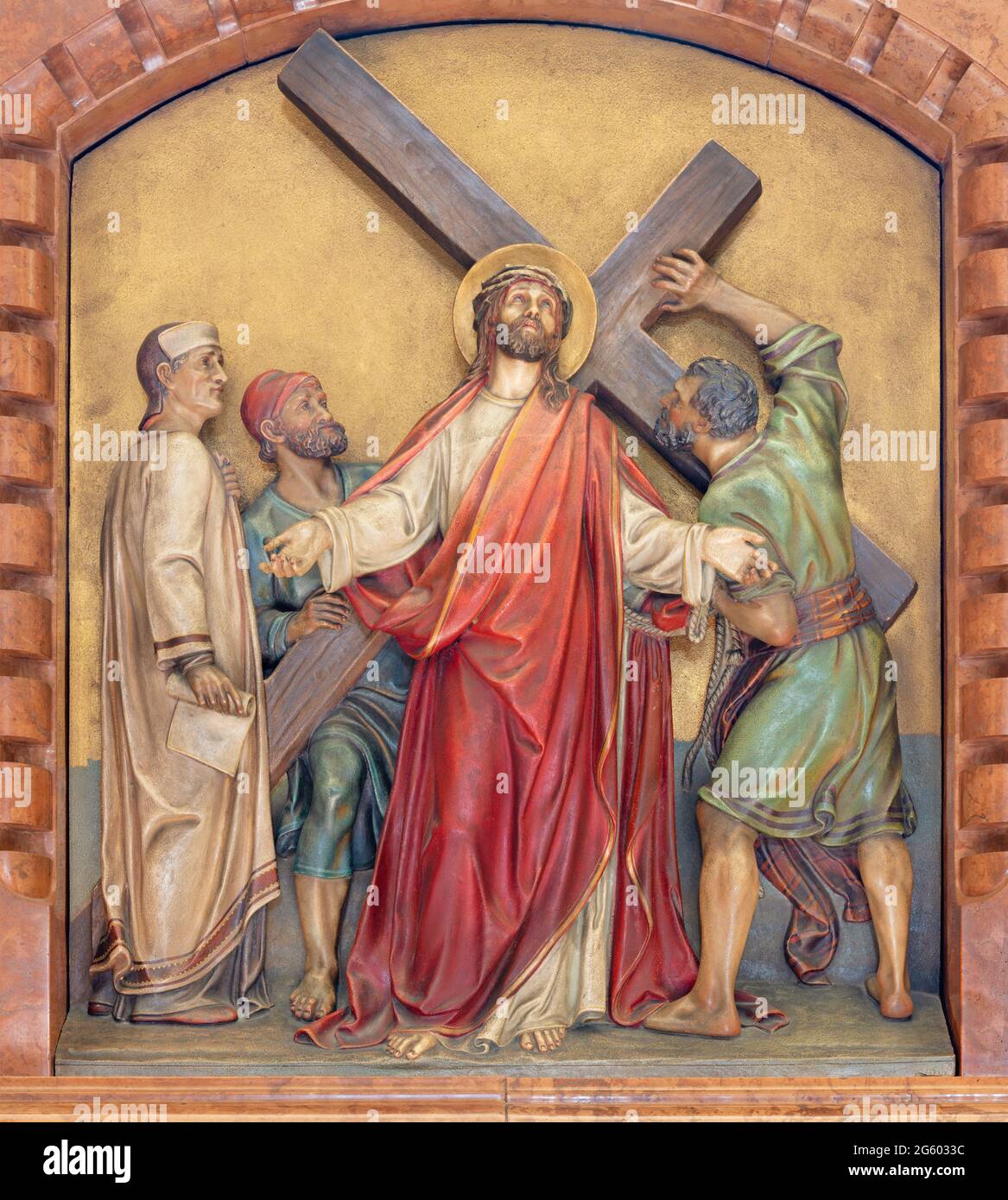 Jesus christ carries the cross hi-res stock photography and images - Alamy