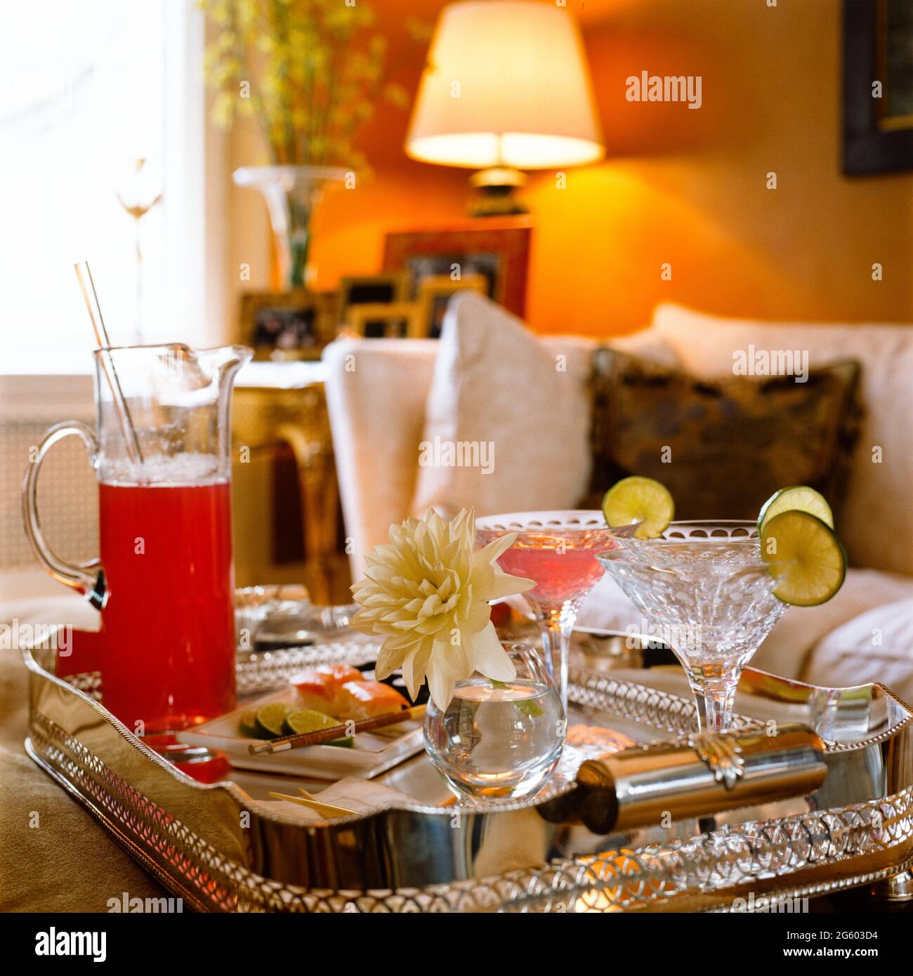 Illuminated cocktails hi-res stock photography and images - Alamy