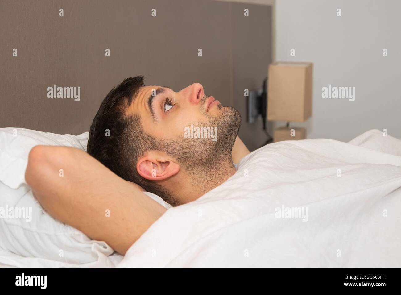 Man thinking in bed early hi-res stock photography and images - Alamy