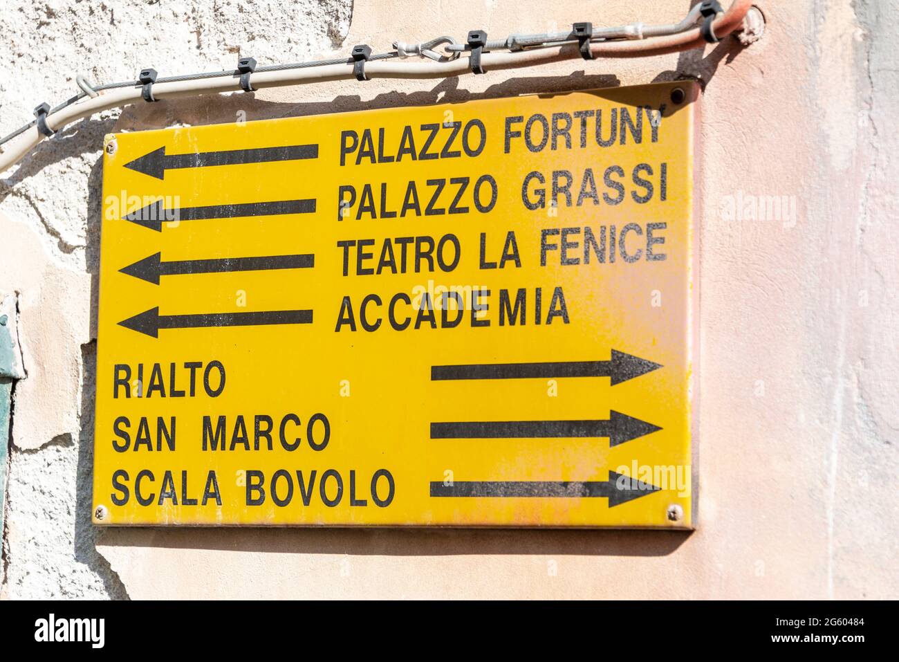 Yellow signs hi-res stock photography and images - Alamy