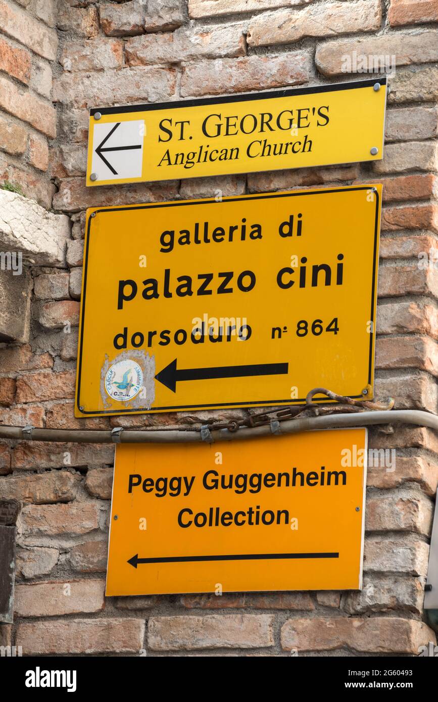 Yellow signs hi-res stock photography and images - Alamy