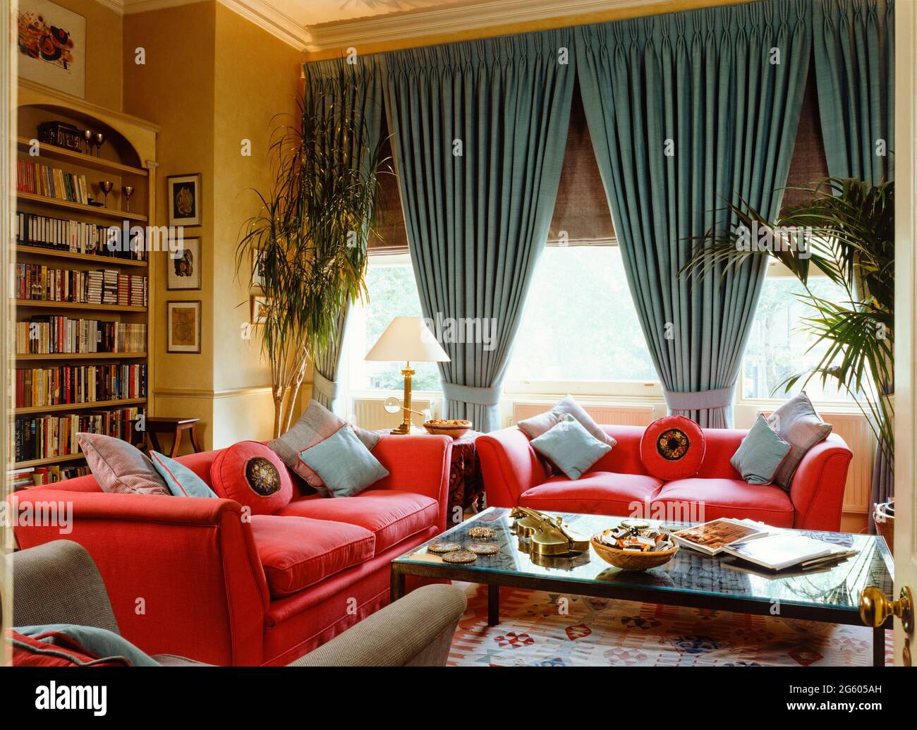 Red and blue living room Stock Photo - Alamy