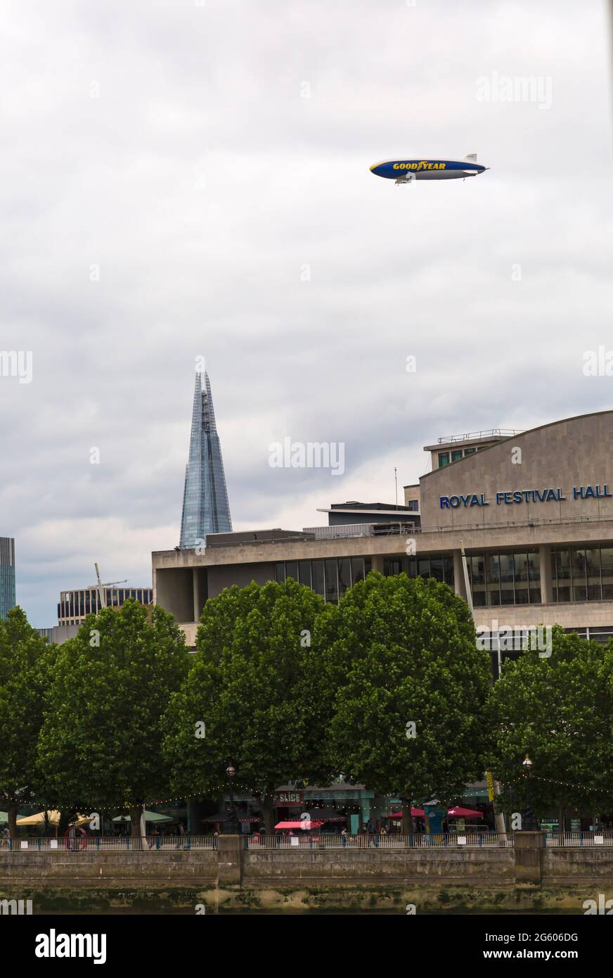 Goodyear blimp city of london hi-res stock photography and images - Alamy