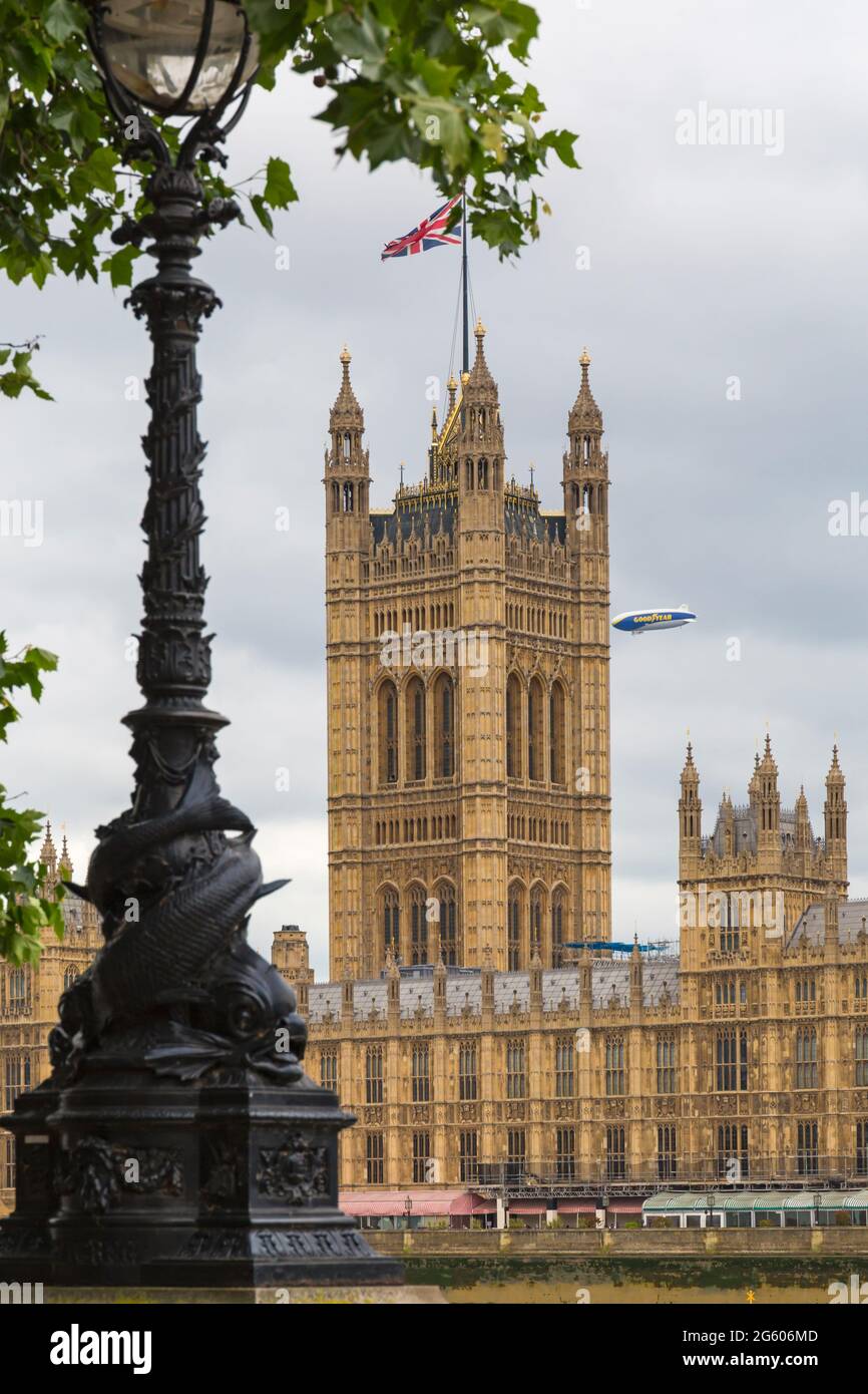Goodyear blimp city of london hi-res stock photography and images - Alamy