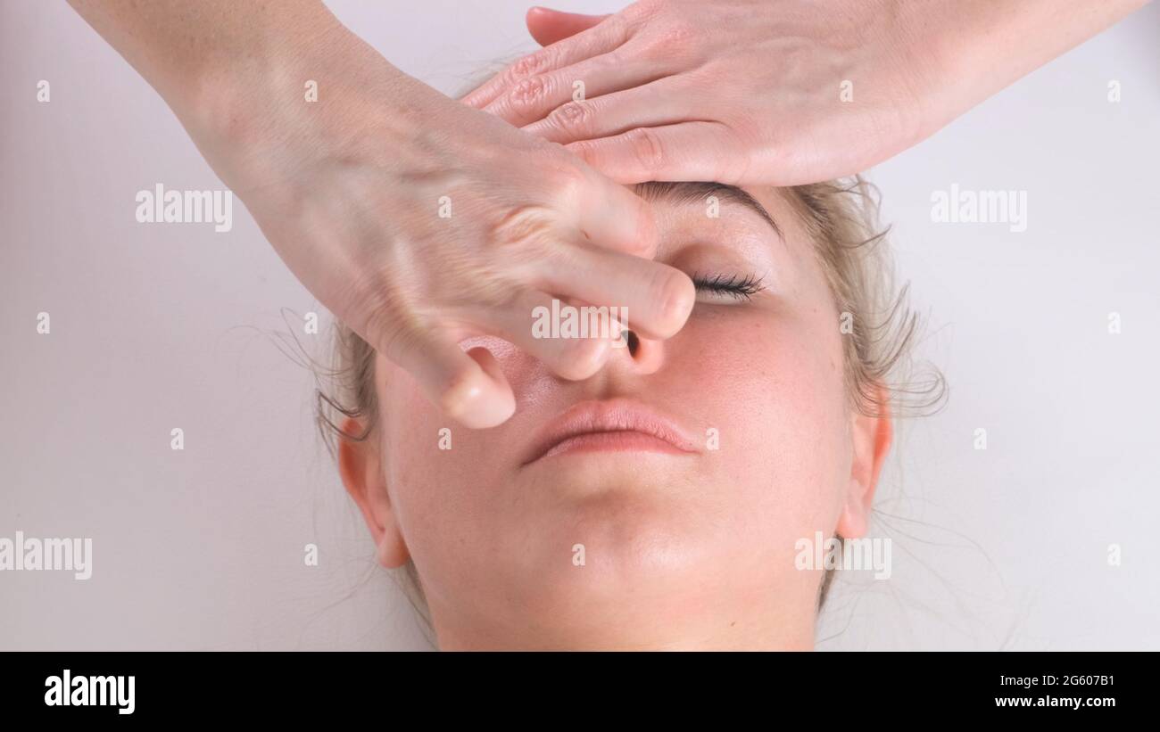 Pinch technique hi-res stock photography and images - Alamy
