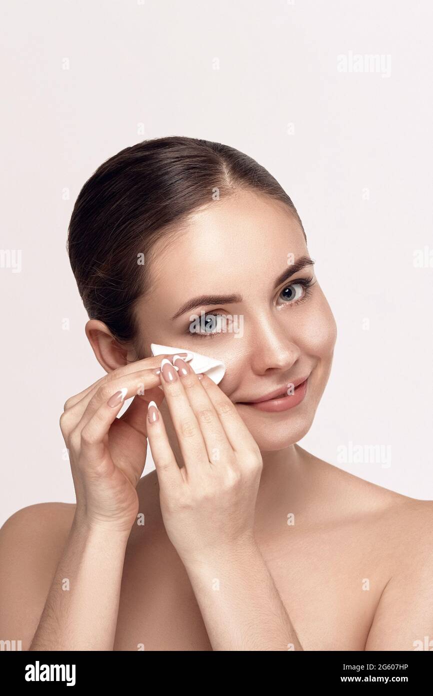 Taking Off Makeup High Resolution Stock Photography and Images - Alamy