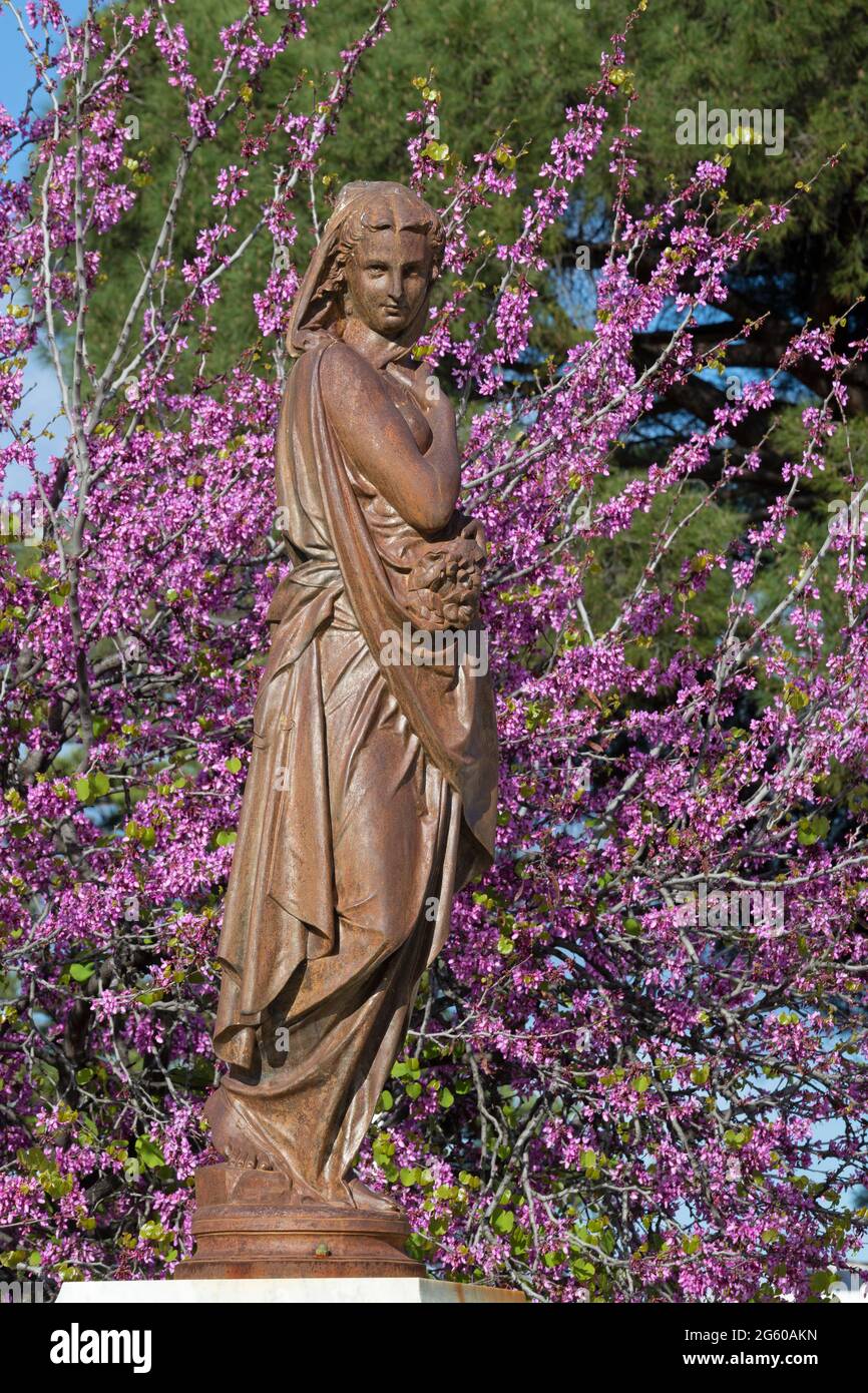 Metal statues hi-res stock photography and images - Alamy
