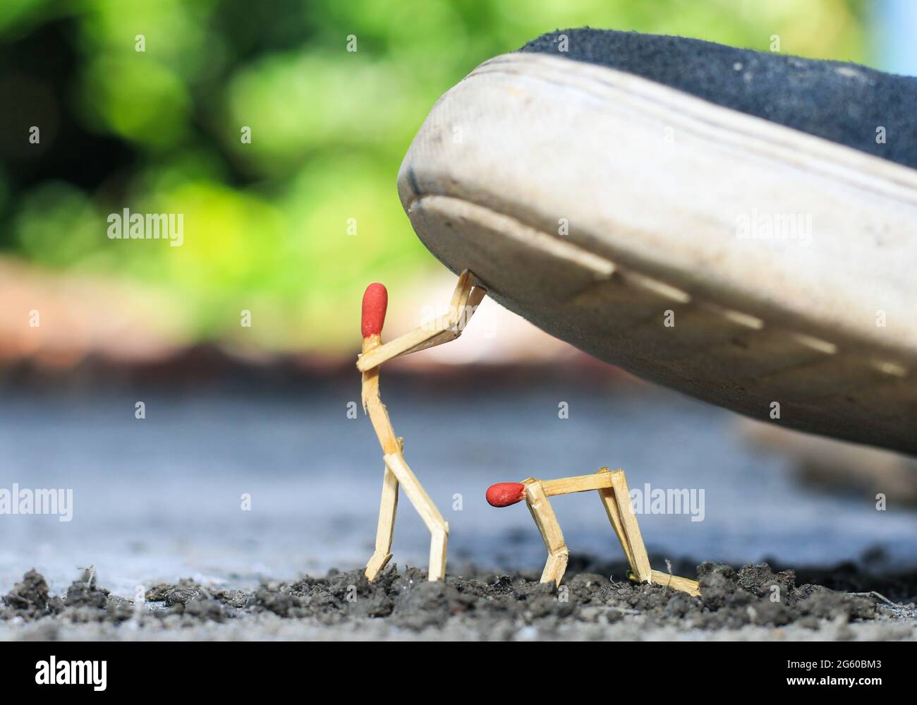 Lending a helping hi-res stock photography and images - Alamy