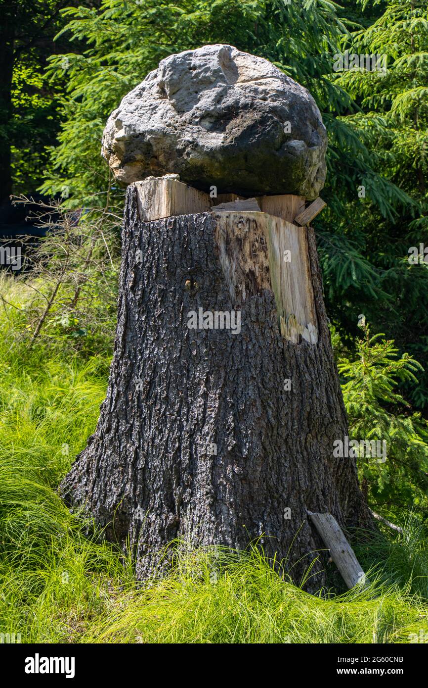 Boulder stone hi-res stock photography and images - Alamy