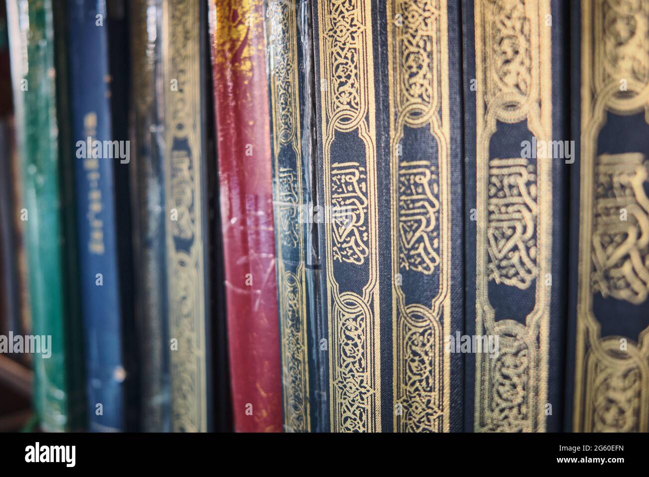 Islamic book shelf hi-res stock photography and images - Alamy