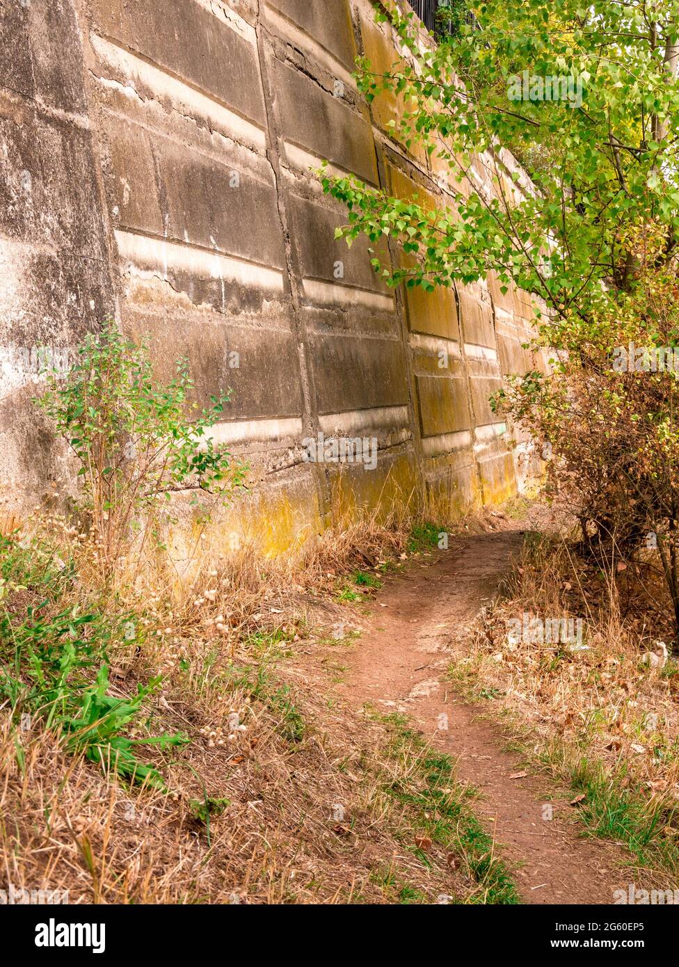High concrete wall hi-res stock photography and images - Alamy