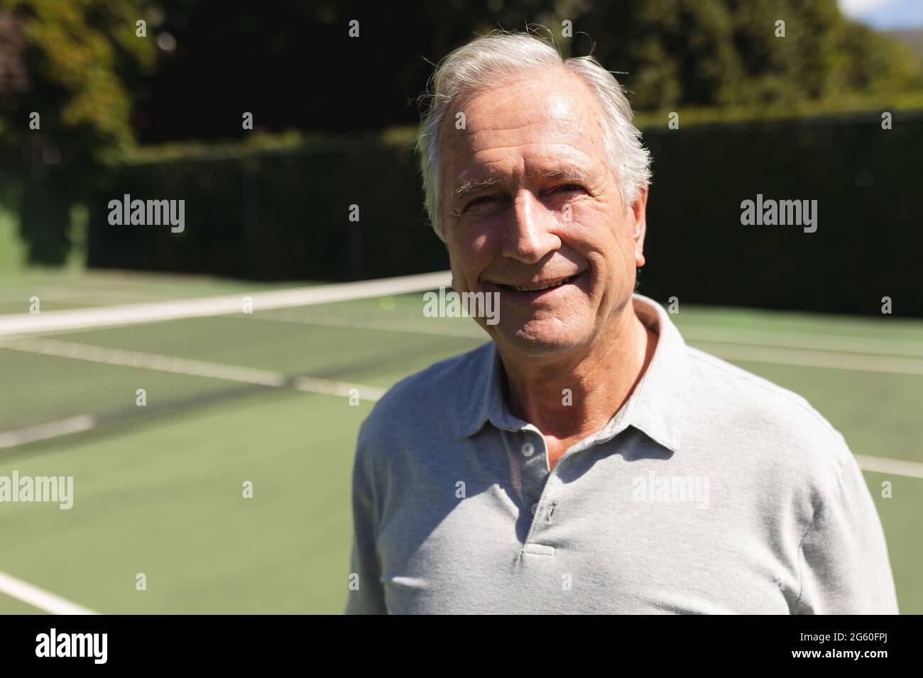 Tennis man looking on hi-res stock photography and images - Alamy