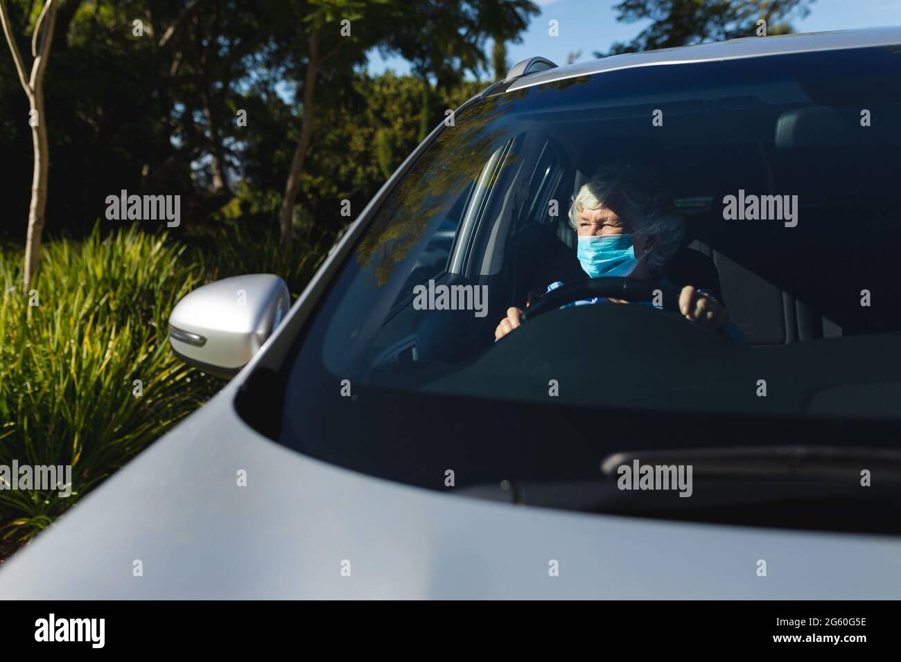 Senior woman in mask hi-res stock photography and images - Alamy