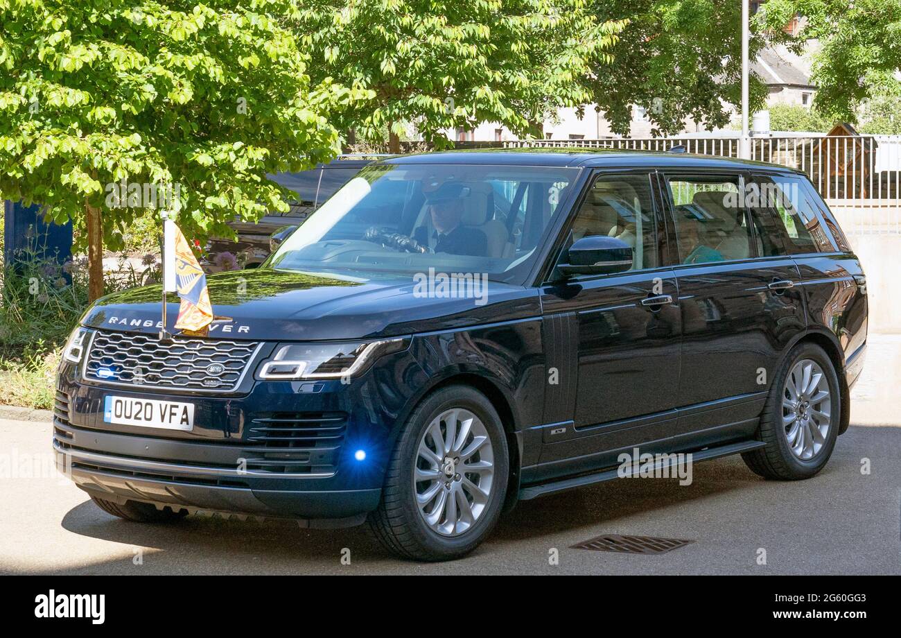 Queen Elizabeth II arrives in a hybrid-electric Range Rover for a visit ...