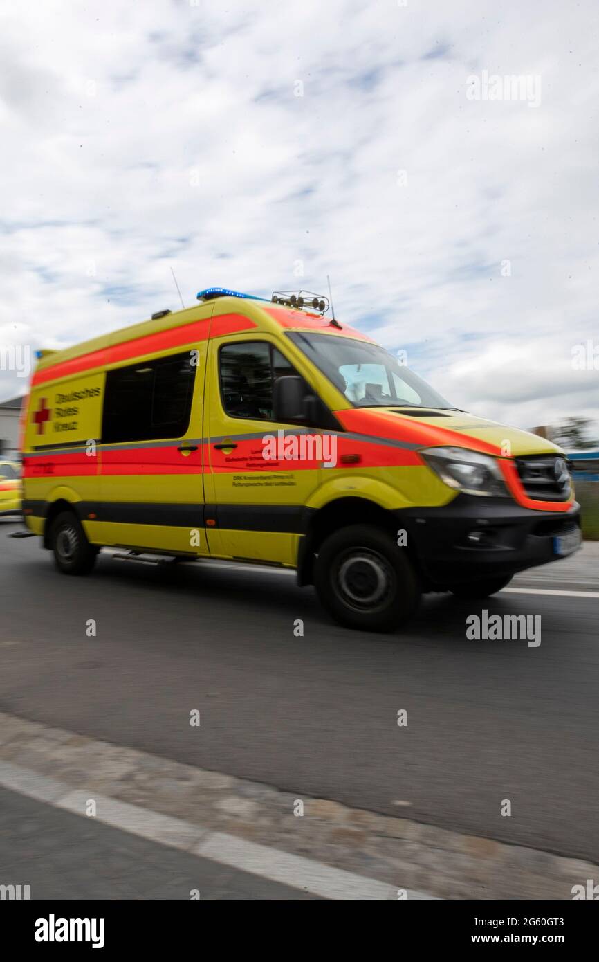 Red cross drives hi-res stock photography and images - Alamy