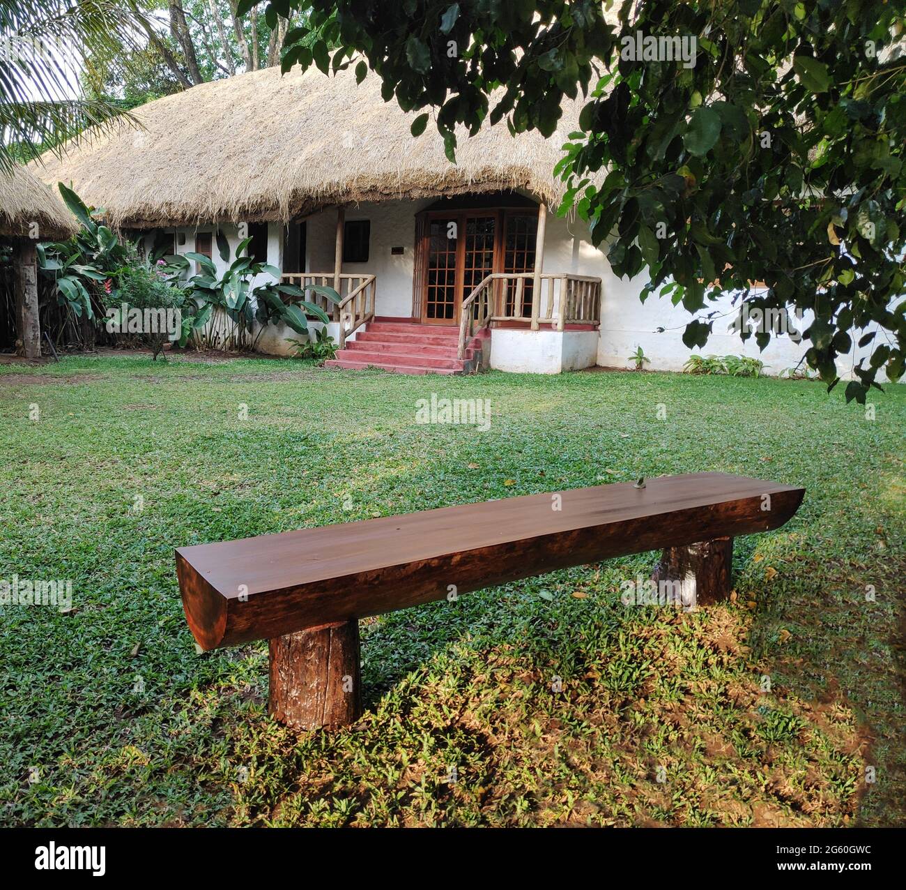 Bench house hi-res stock photography and images - Alamy