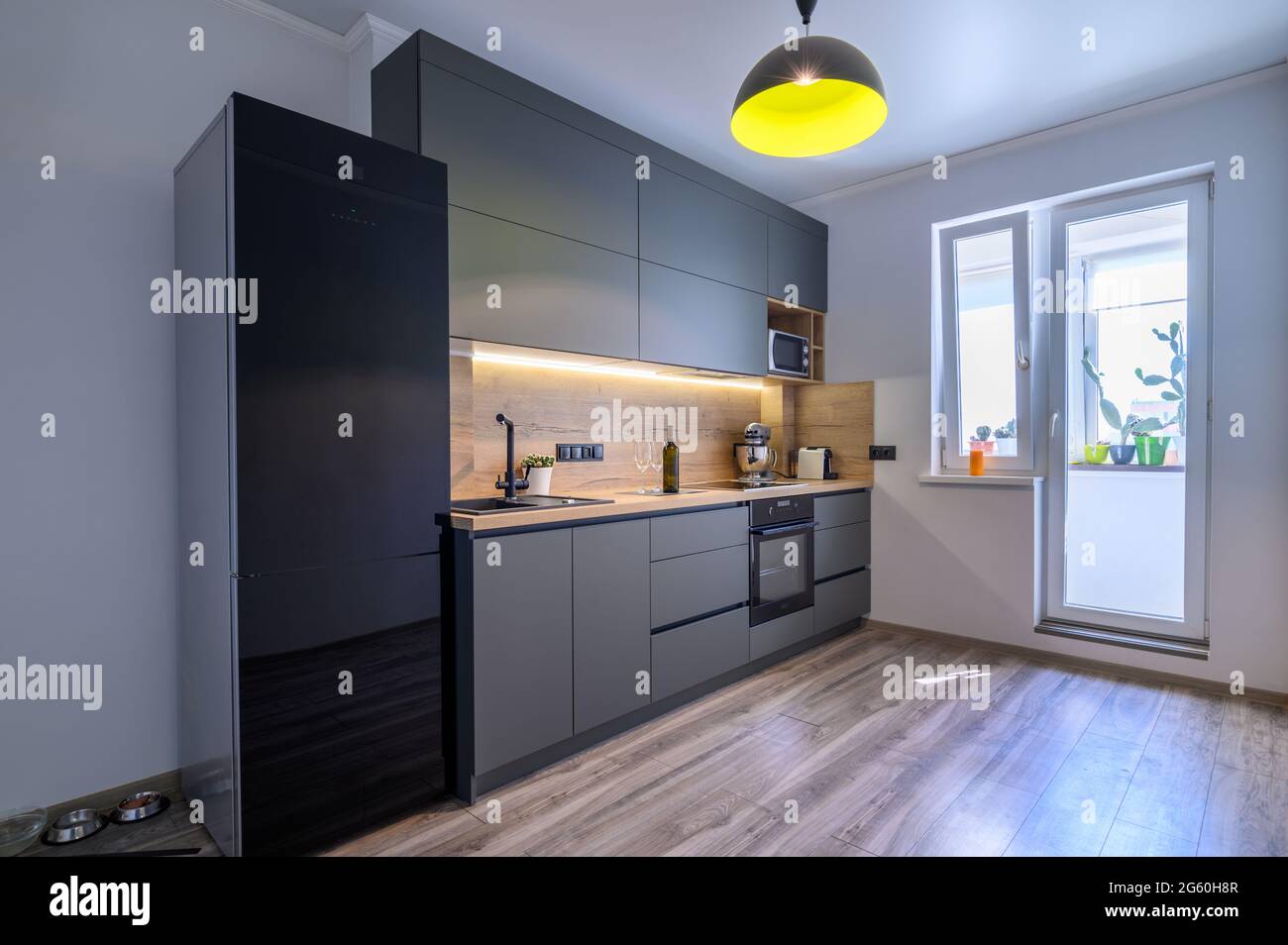 Modern luxury dark gray kitchen Stock Photo - Alamy