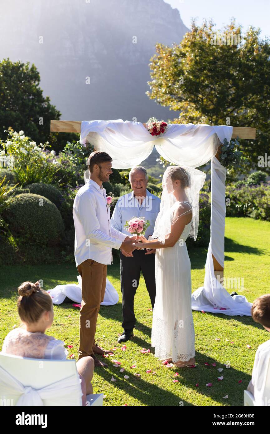 Vowing hi-res stock photography and images - Alamy