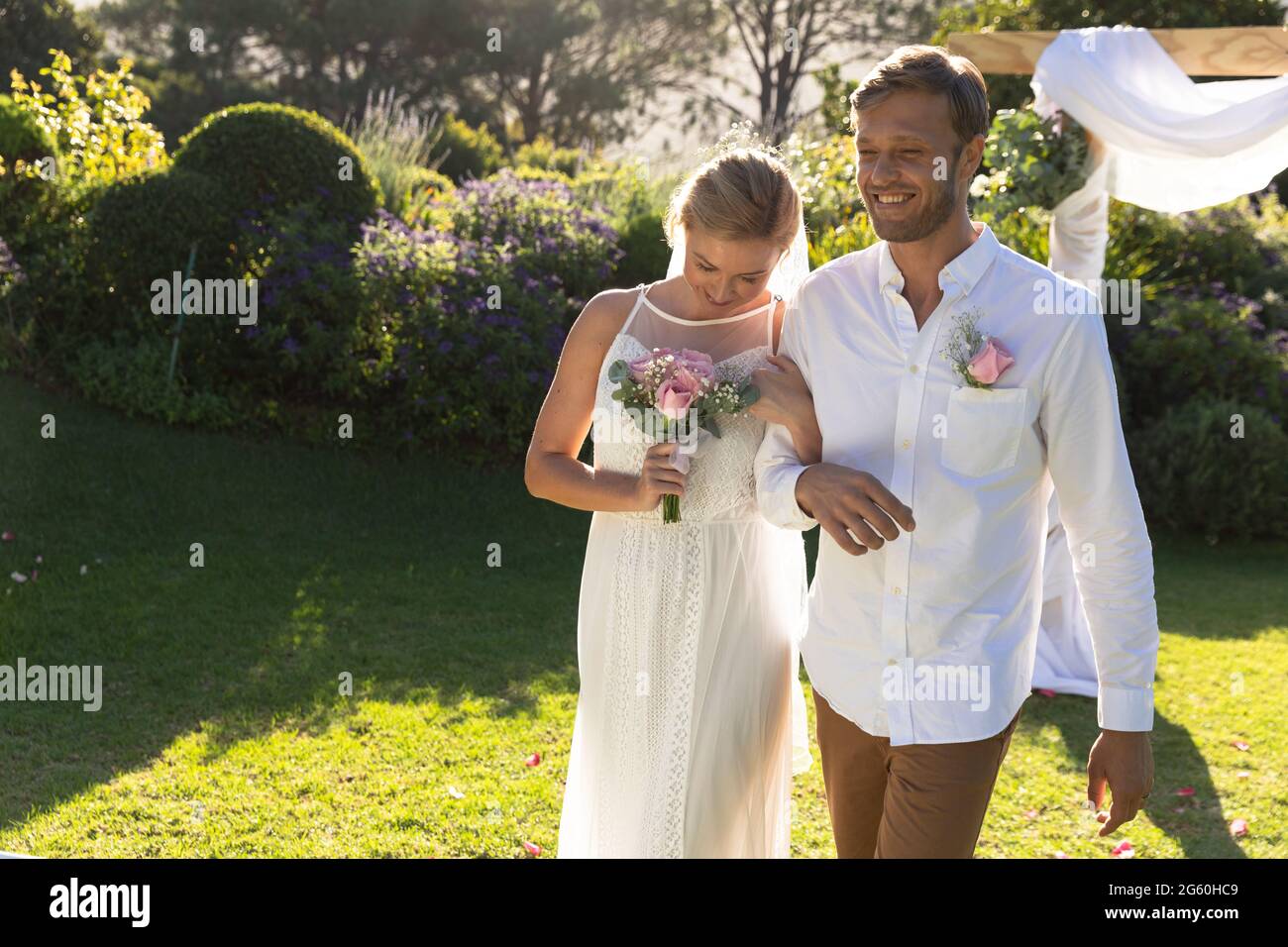 Smiling groom hi-res stock photography and images - Alamy