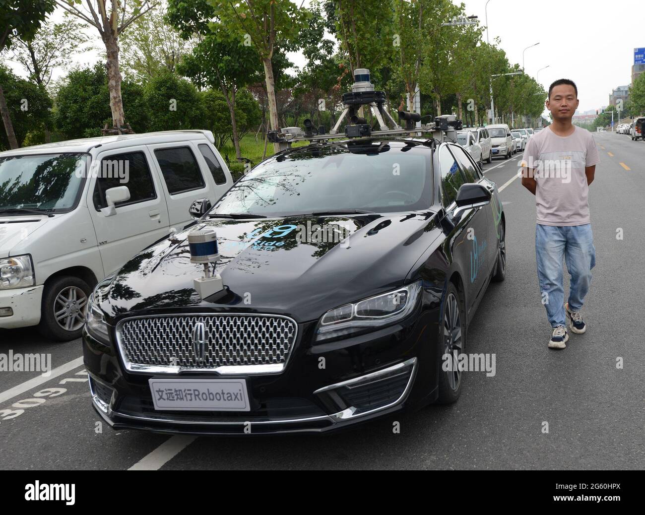 China autonomous driving bus hi-res stock photography and images - Alamy