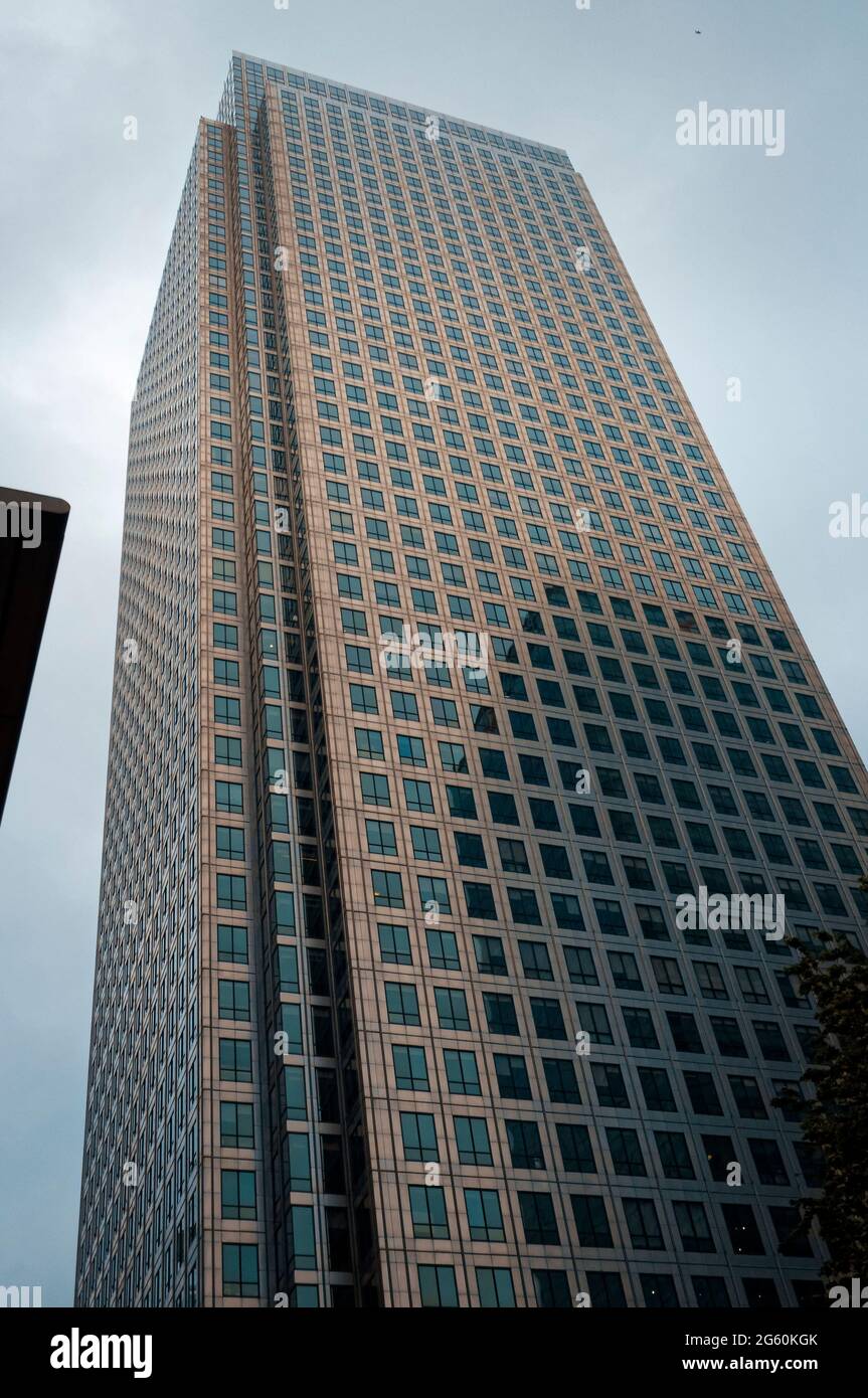 Capital square office tower hi-res stock photography and images - Alamy