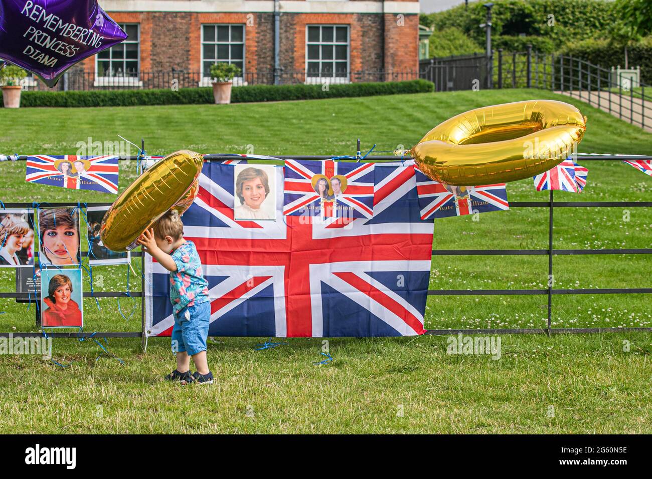 Princess diana statue duke cambridge hi-res stock photography and ...