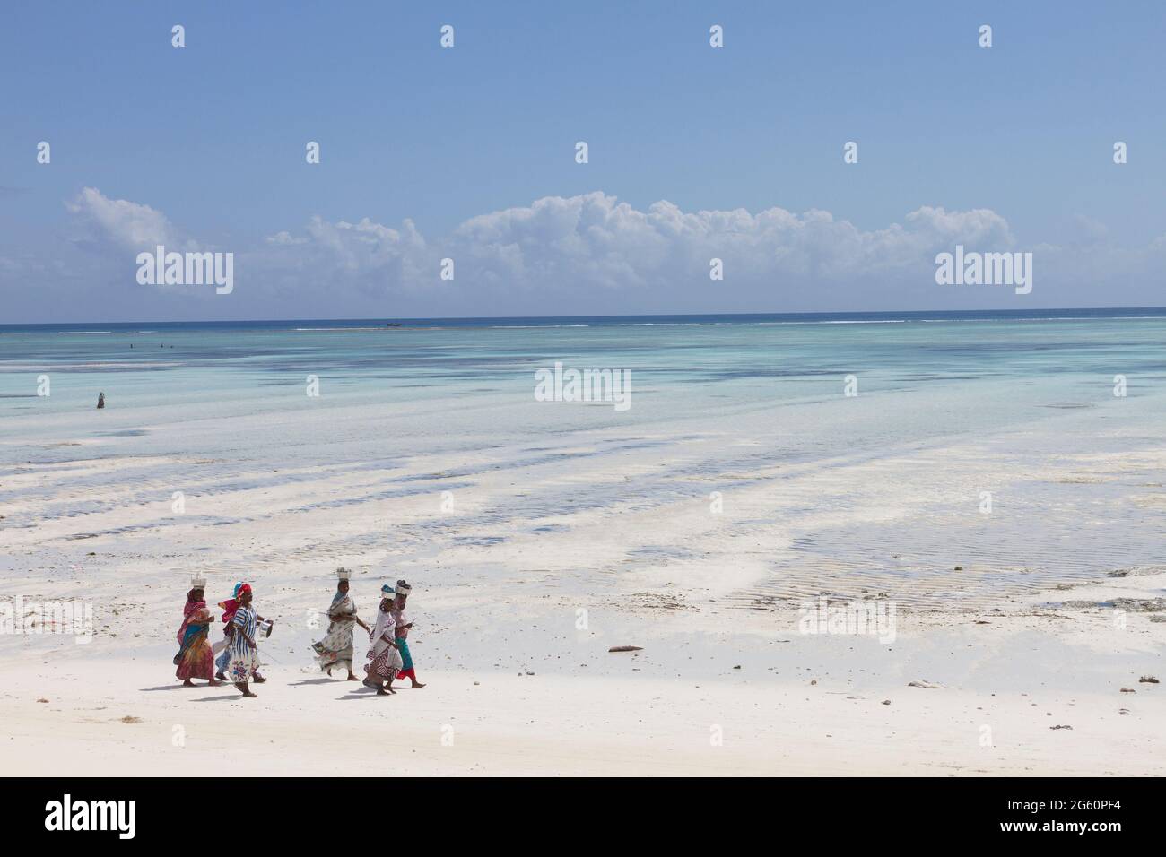 Women beach local east africa hi-res stock photography and images - Alamy