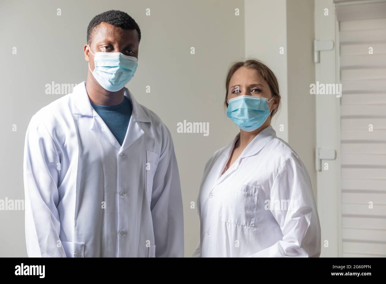 Diverse group doctors wearing masks hi-res stock photography and images ...