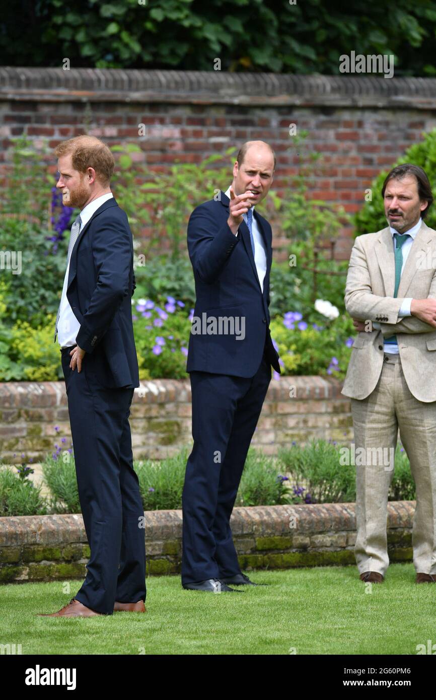 Princess diana statue duke cambridge hi-res stock photography and ...
