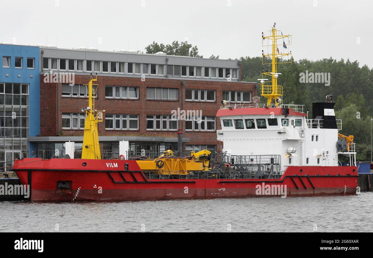 Oil spill response vessel hi-res stock photography and images - Alamy