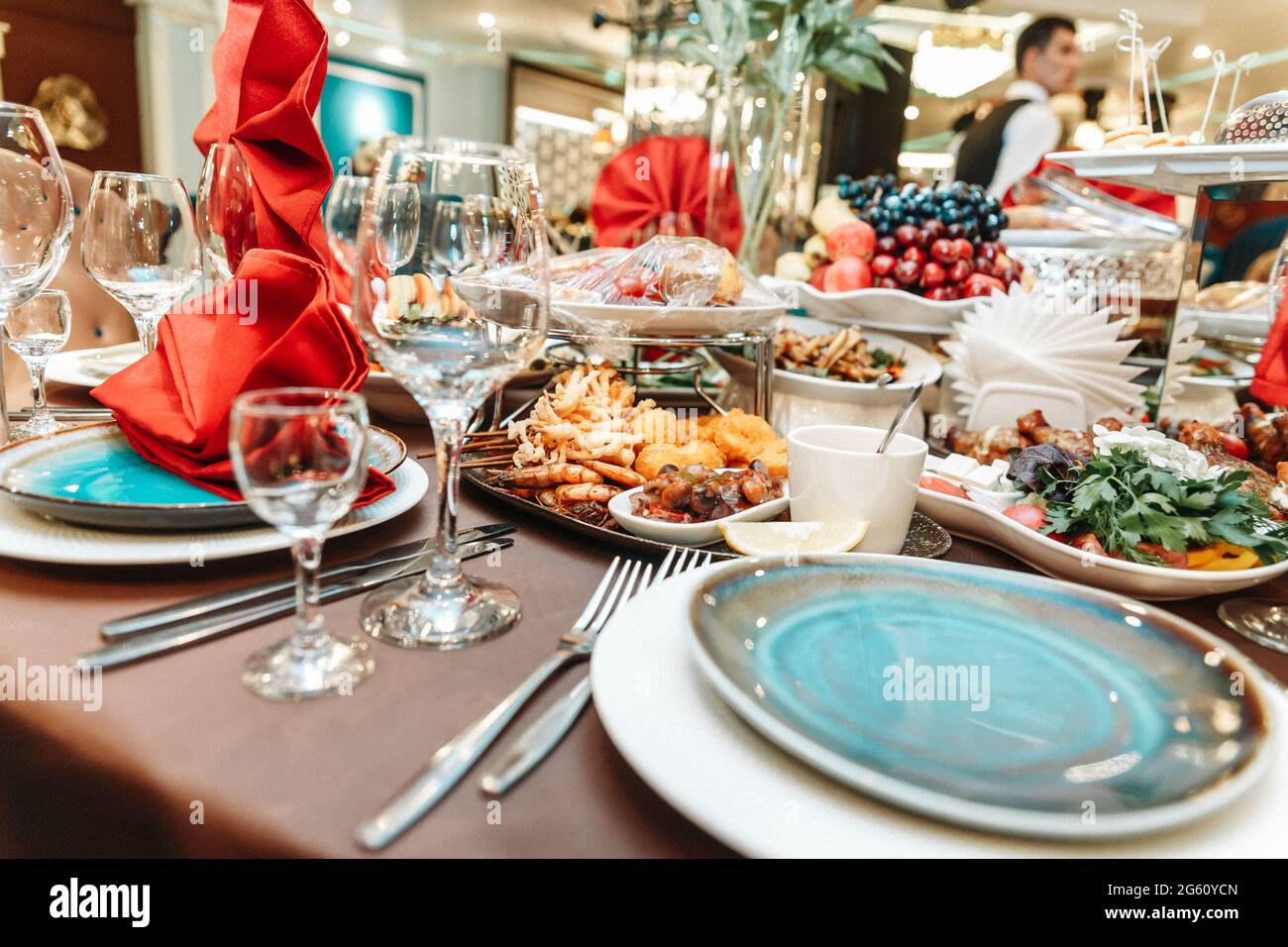Fancy restaurant table hi-res stock photography and images - Alamy