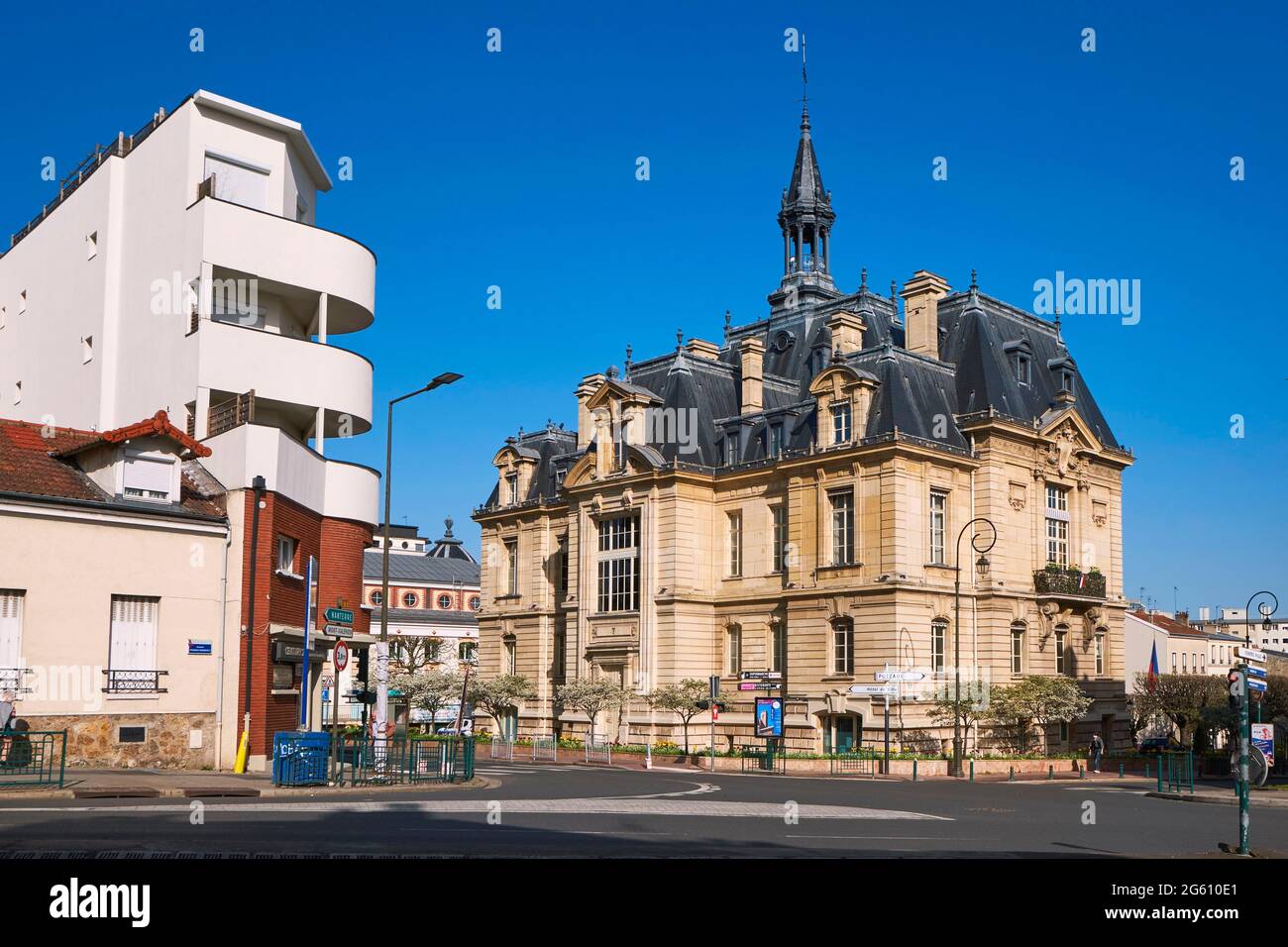 Suresnes town hall hi-res stock photography and images - Alamy
