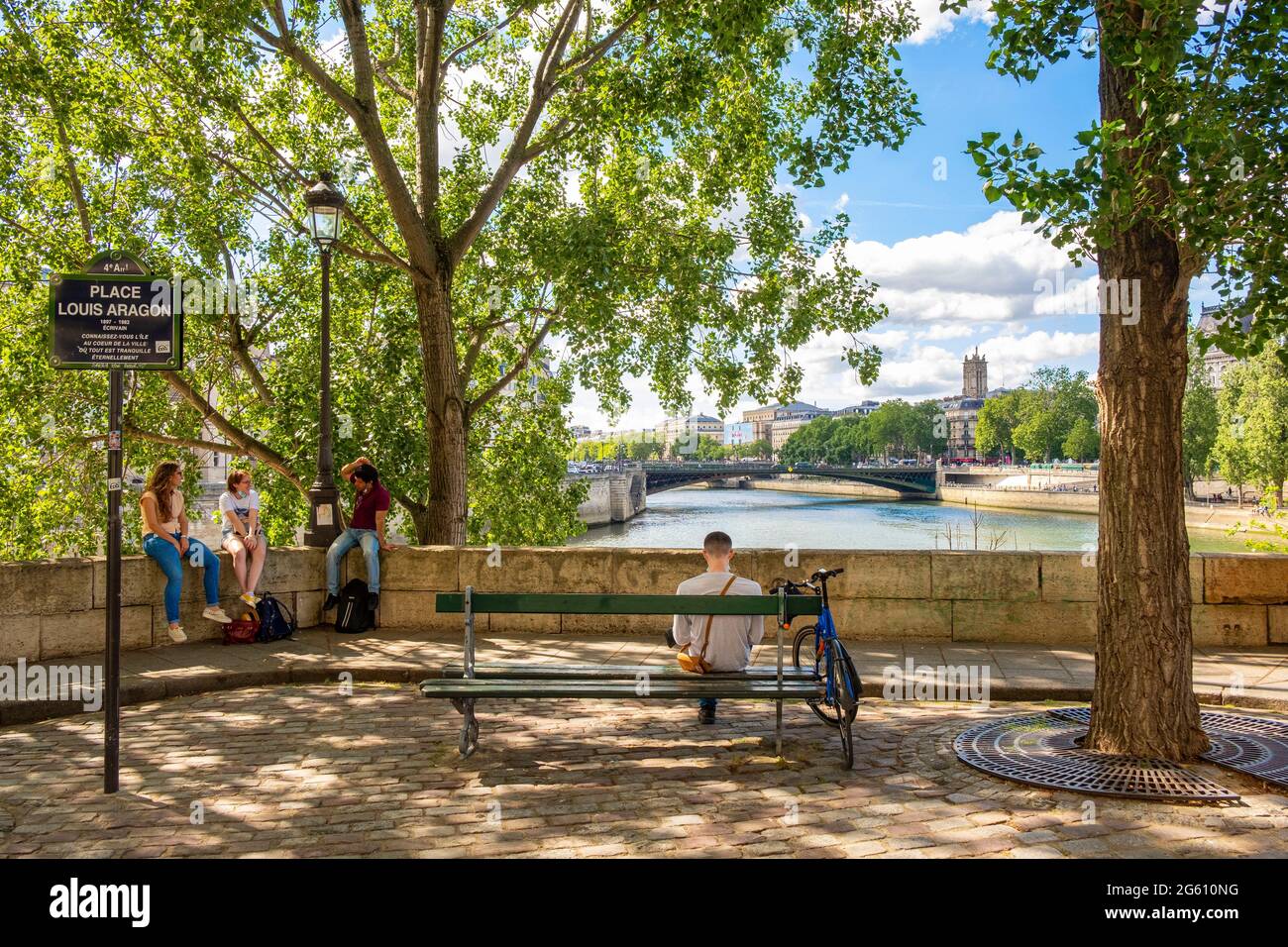 France, Paris, Ile de la Cite, Place Louis Aragon Stock Photo - Alamy