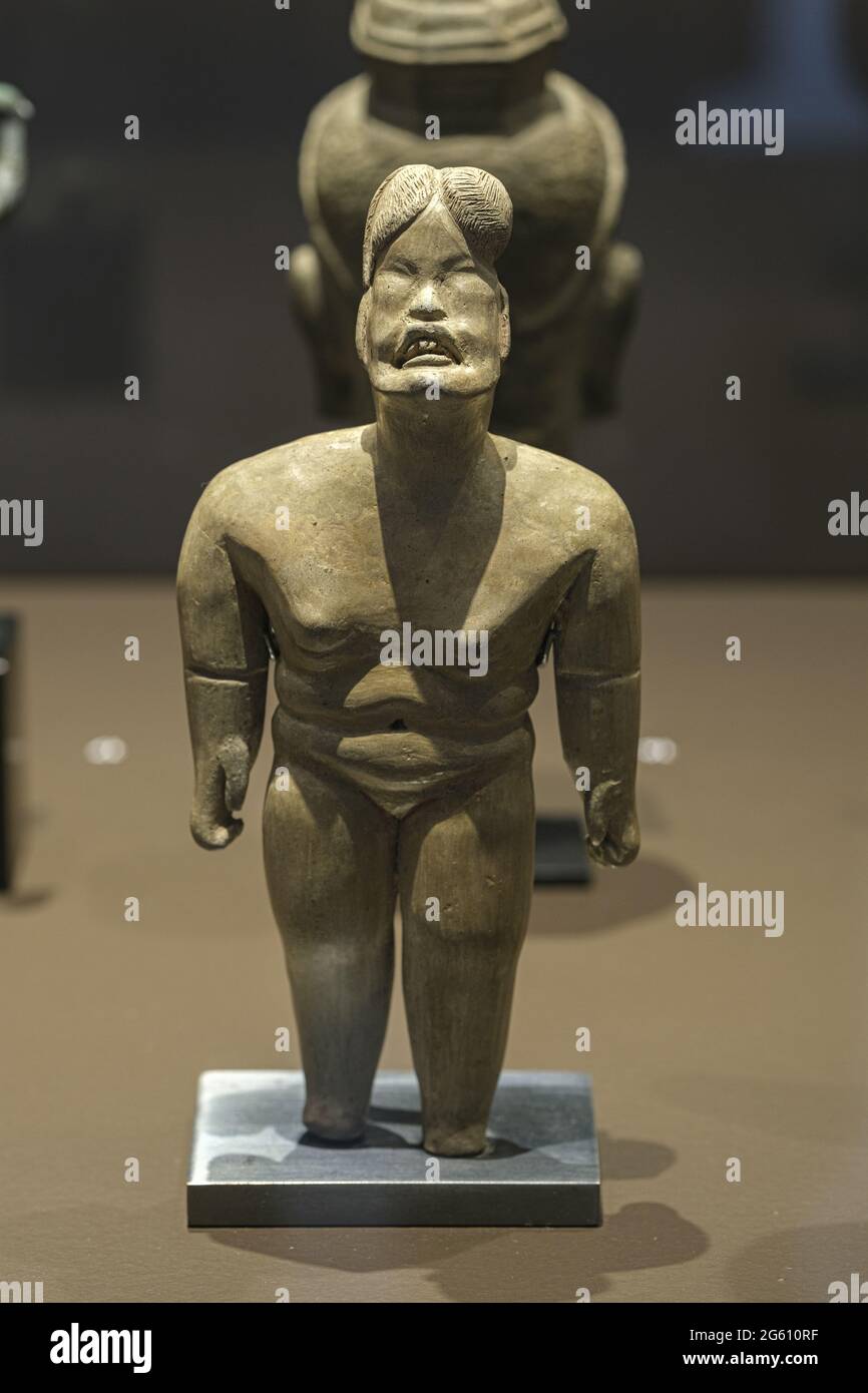 Olmec statue hi-res stock photography and images - Alamy