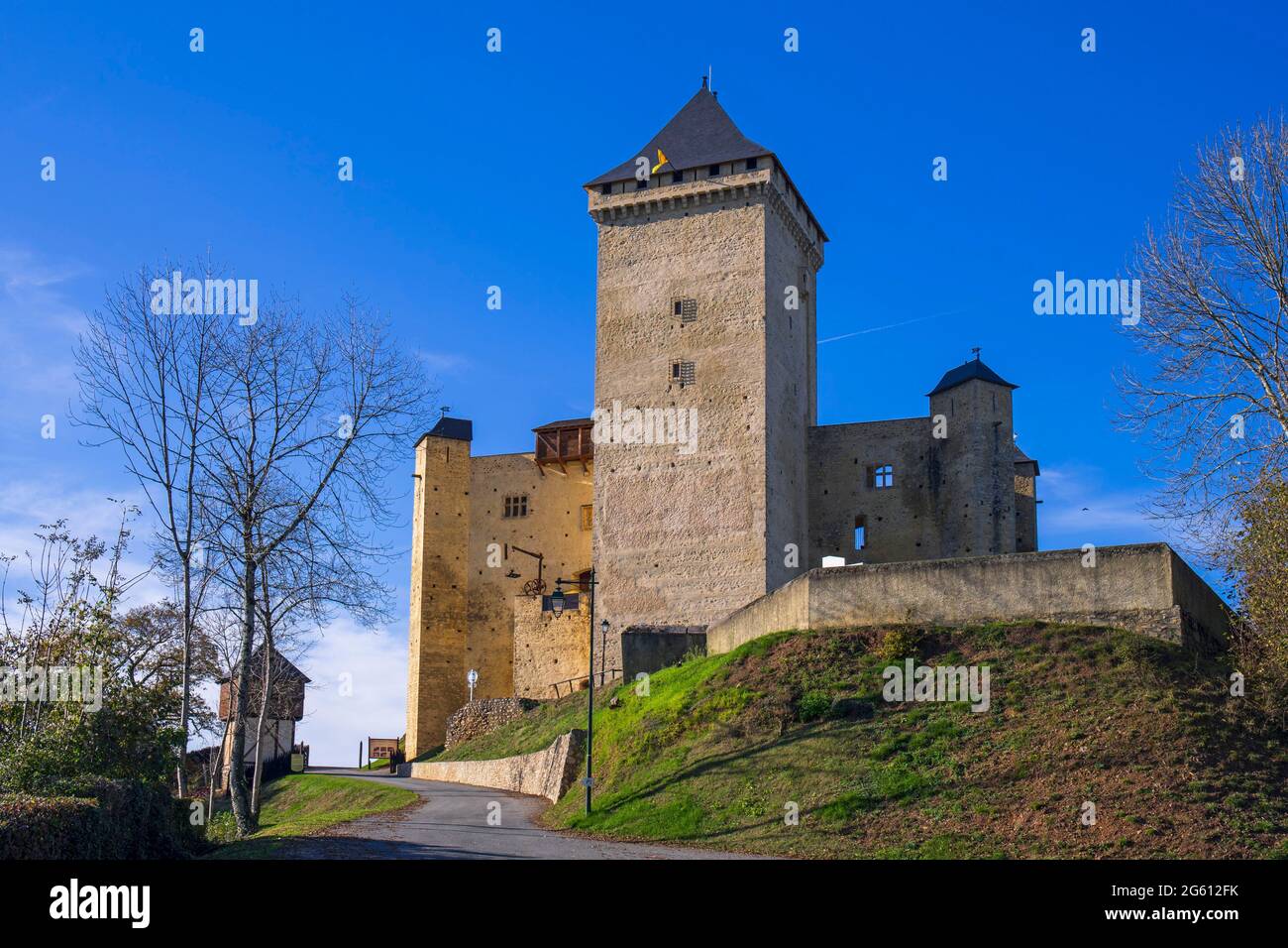 Pyrenees castle hi-res stock photography and images - Alamy