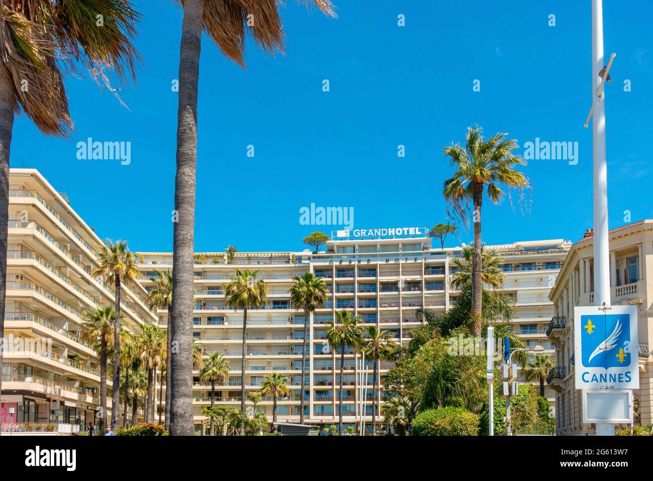 Sign cannes france hi-res stock photography and images - Alamy