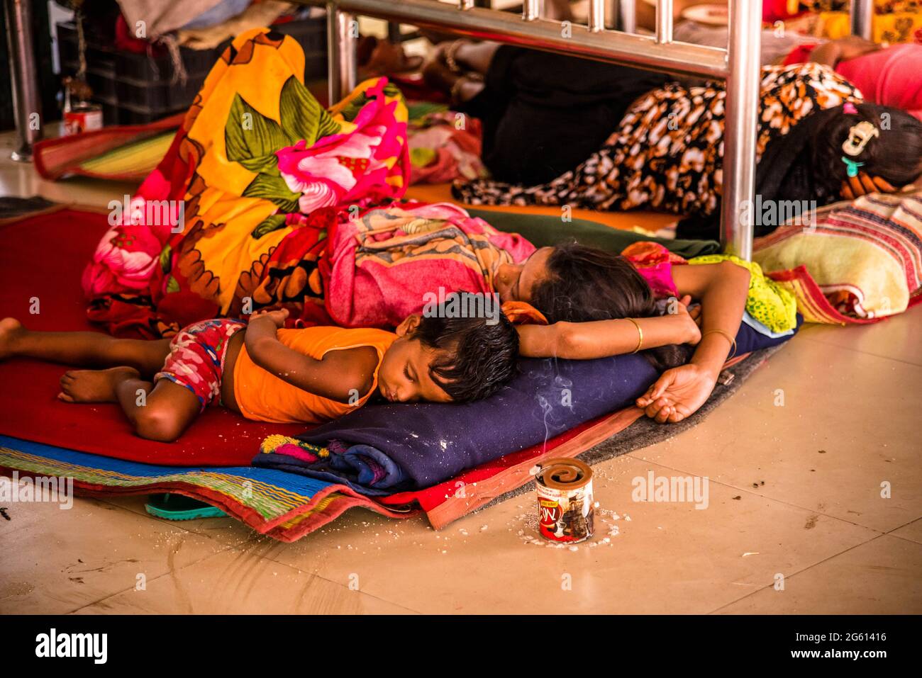 Homeless still human hi-res stock photography and images - Alamy