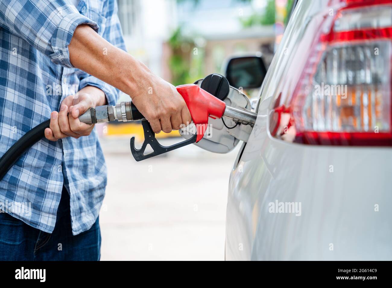 How To Ground Yourself At A Gas Station at Isaac Dadson blog