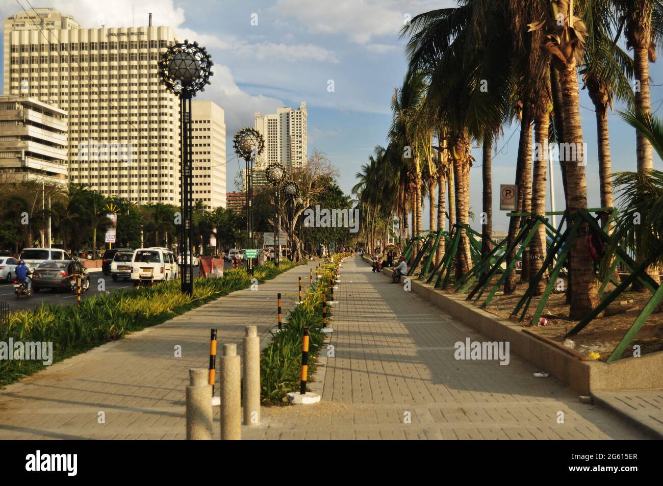 City baywalk hi-res stock photography and images - Alamy