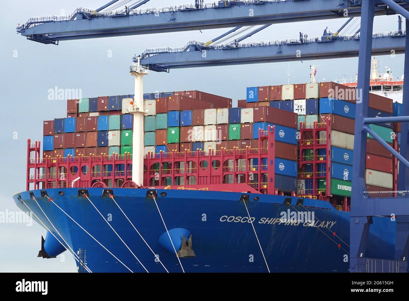 Cosco container ship loading and unloading hi-res stock photography and ...