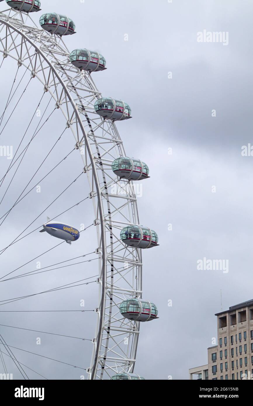 Zeppelin Airship Over London High Resolution Stock Photography and ...