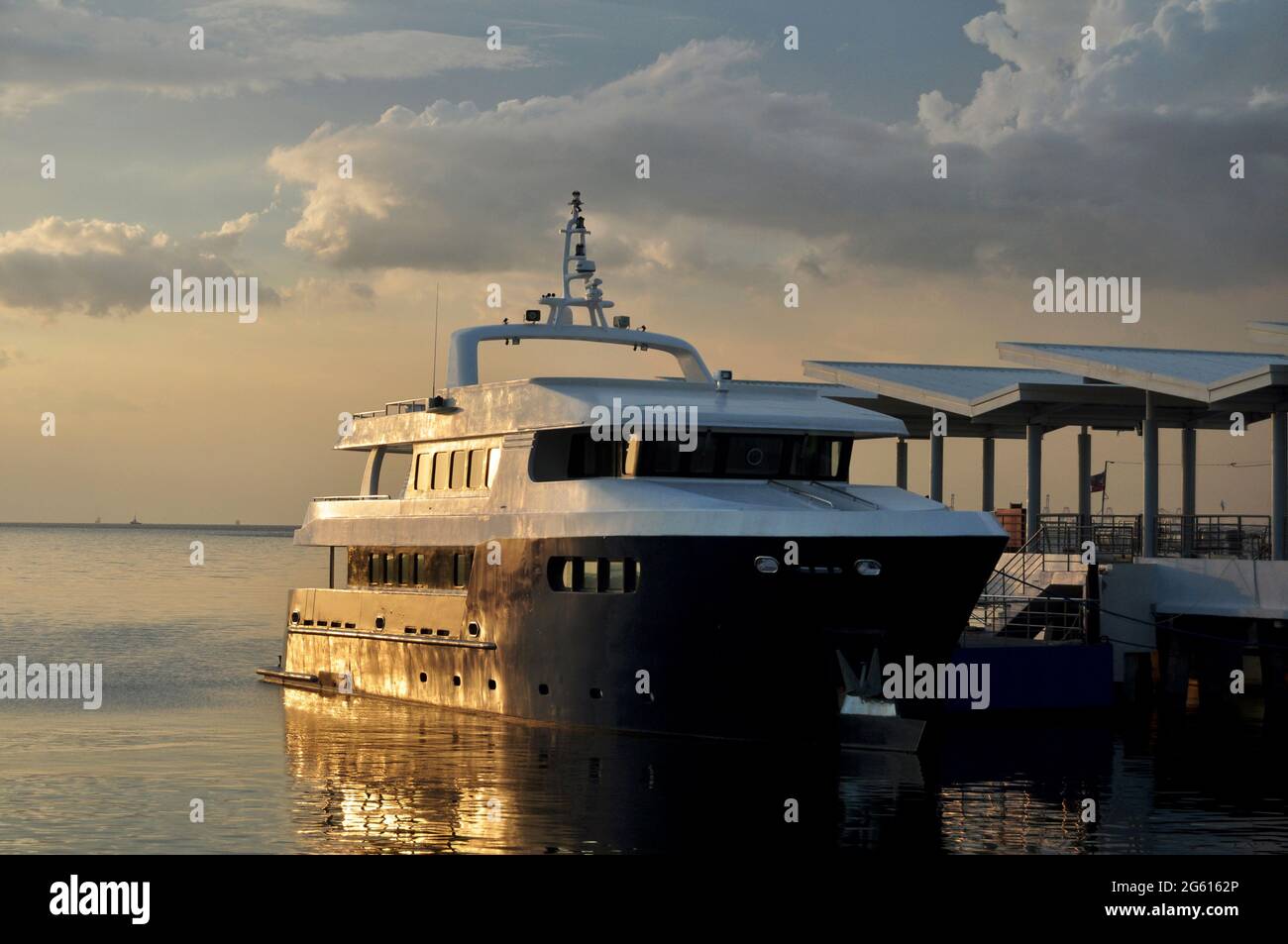 Manila cruise port hi-res stock photography and images - Alamy