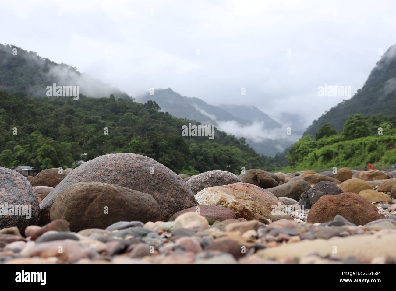 Hills with clouds hi-res stock photography and images - Alamy
