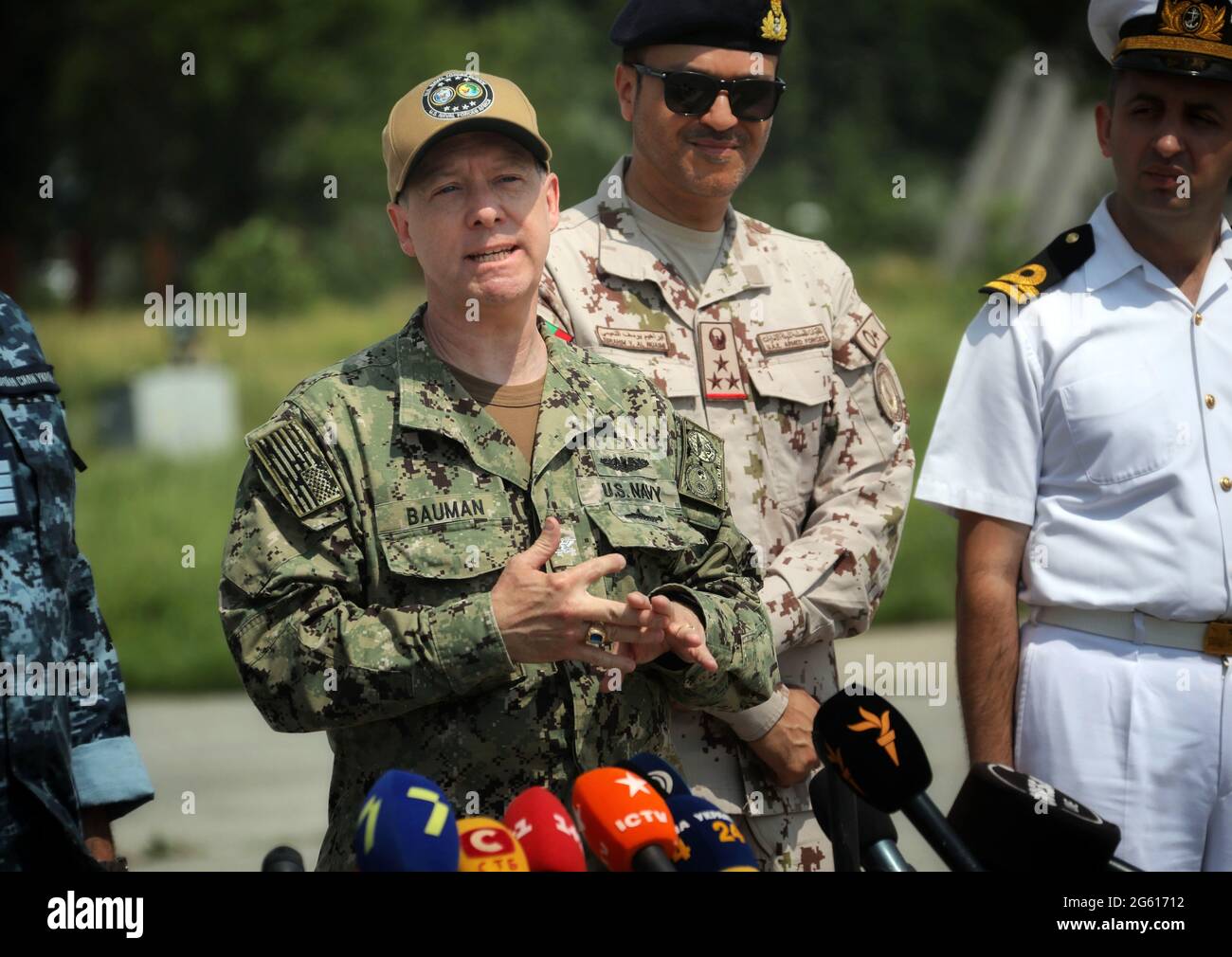Us navy captain hi-res stock photography and images - Alamy