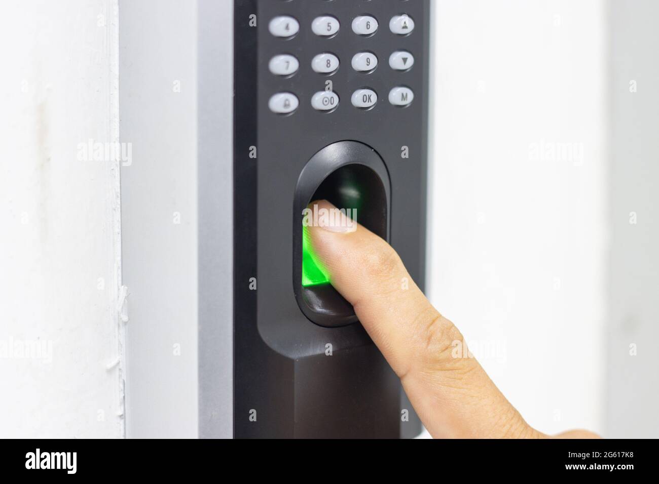 FINGER SCAN SYSTEMS VERIFICATION FOR DOOR Stock Photo - Alamy