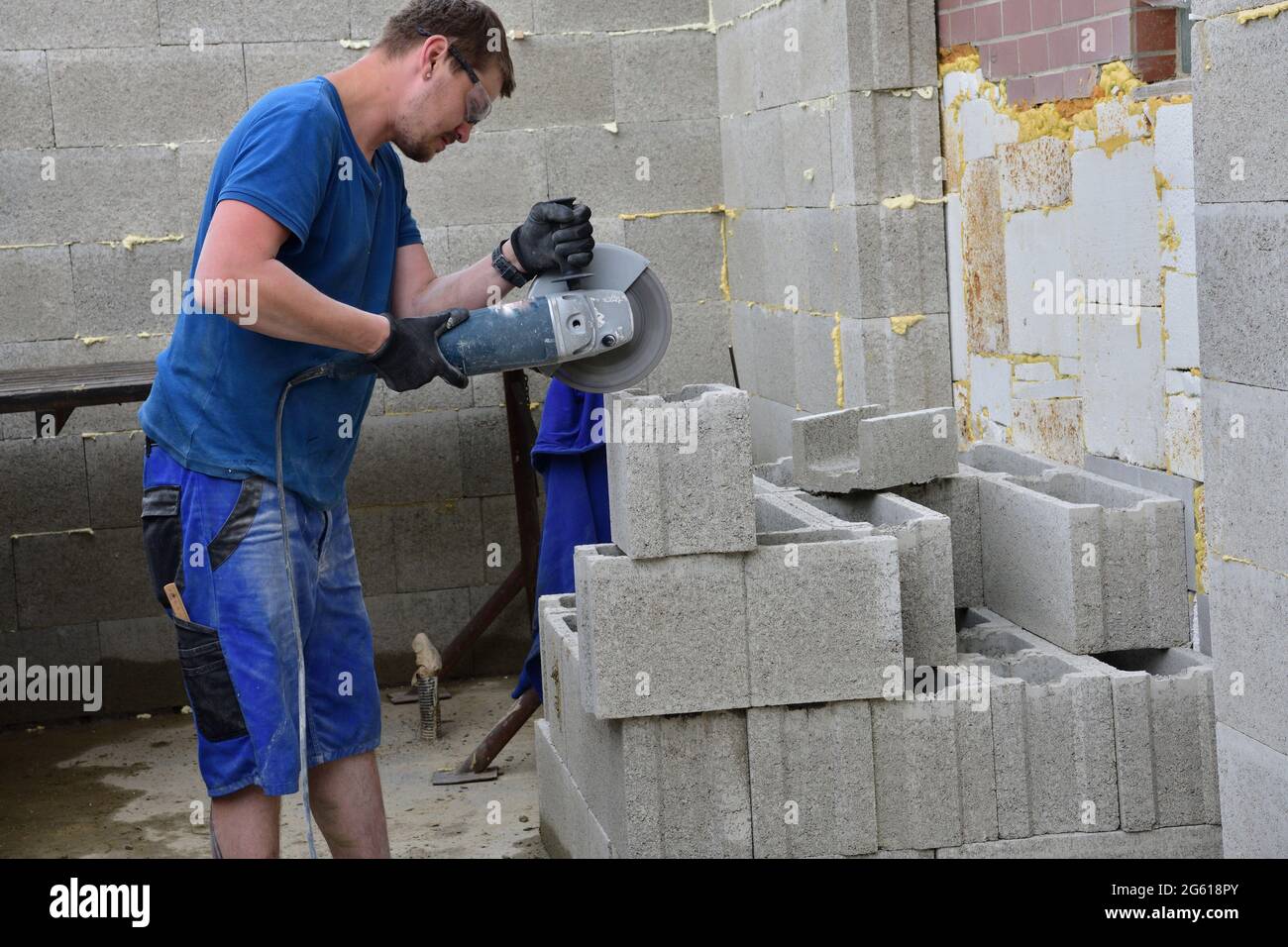 Stone masons hands hi-res stock photography and images - Alamy
